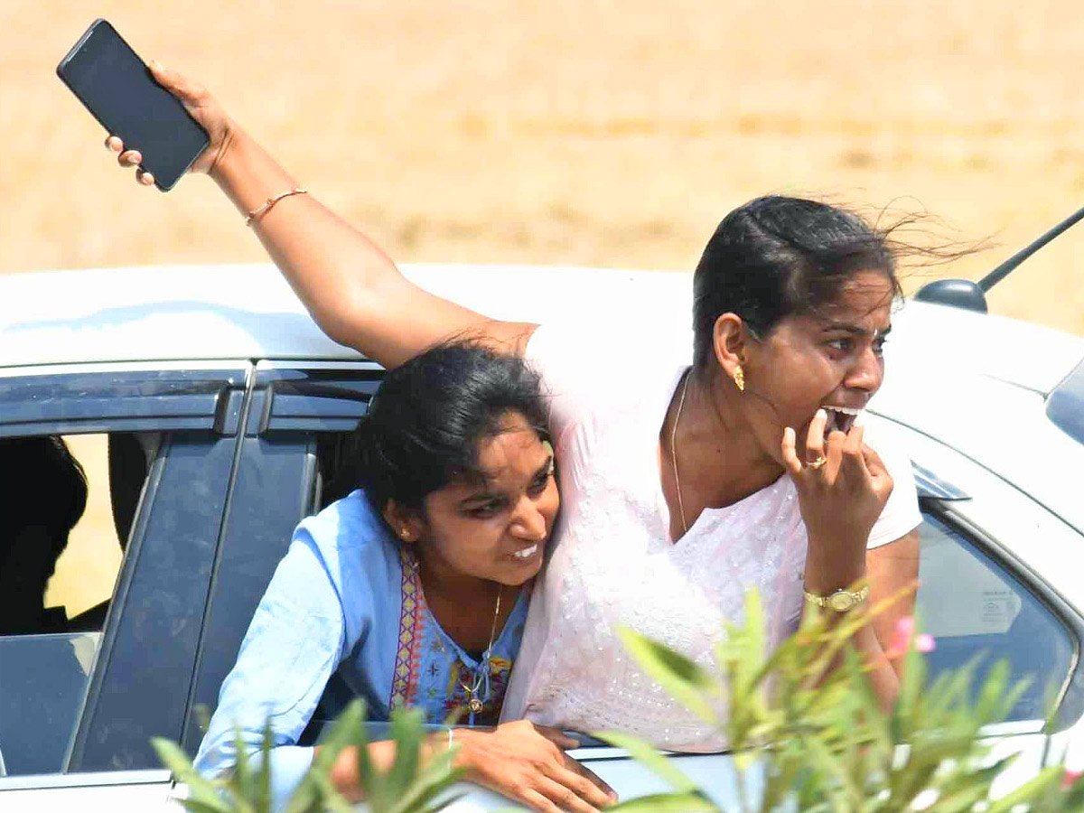 CM YS Jagan Nandyal Bus Yatra: సమరోత్సాహం.. జన సముద్రంలా నంద్యాల.. (ఫొటోలు) | Andhra Pradesh ...